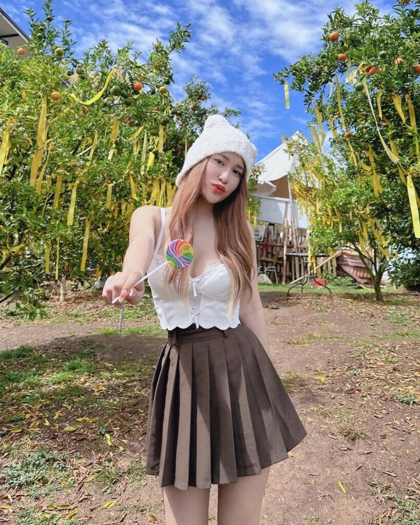 แจกวาร์ป นุ่น ลลดา เน็ตไอดอลสาวสุดเซ็กซี่ แซ่บไม่แผ่ว