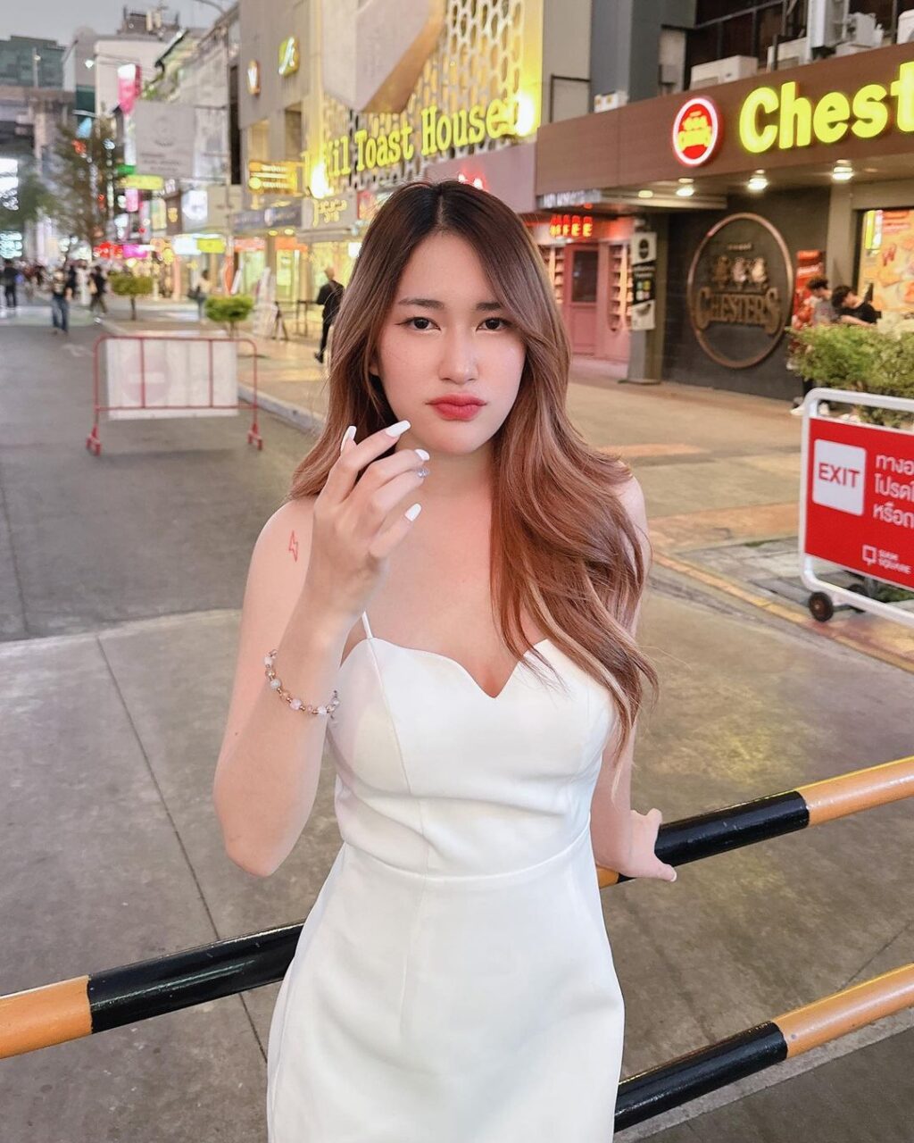 แจกวาร์ป นุ่น ลลดา เน็ตไอดอลสาวสุดเซ็กซี่ แซ่บไม่แผ่ว